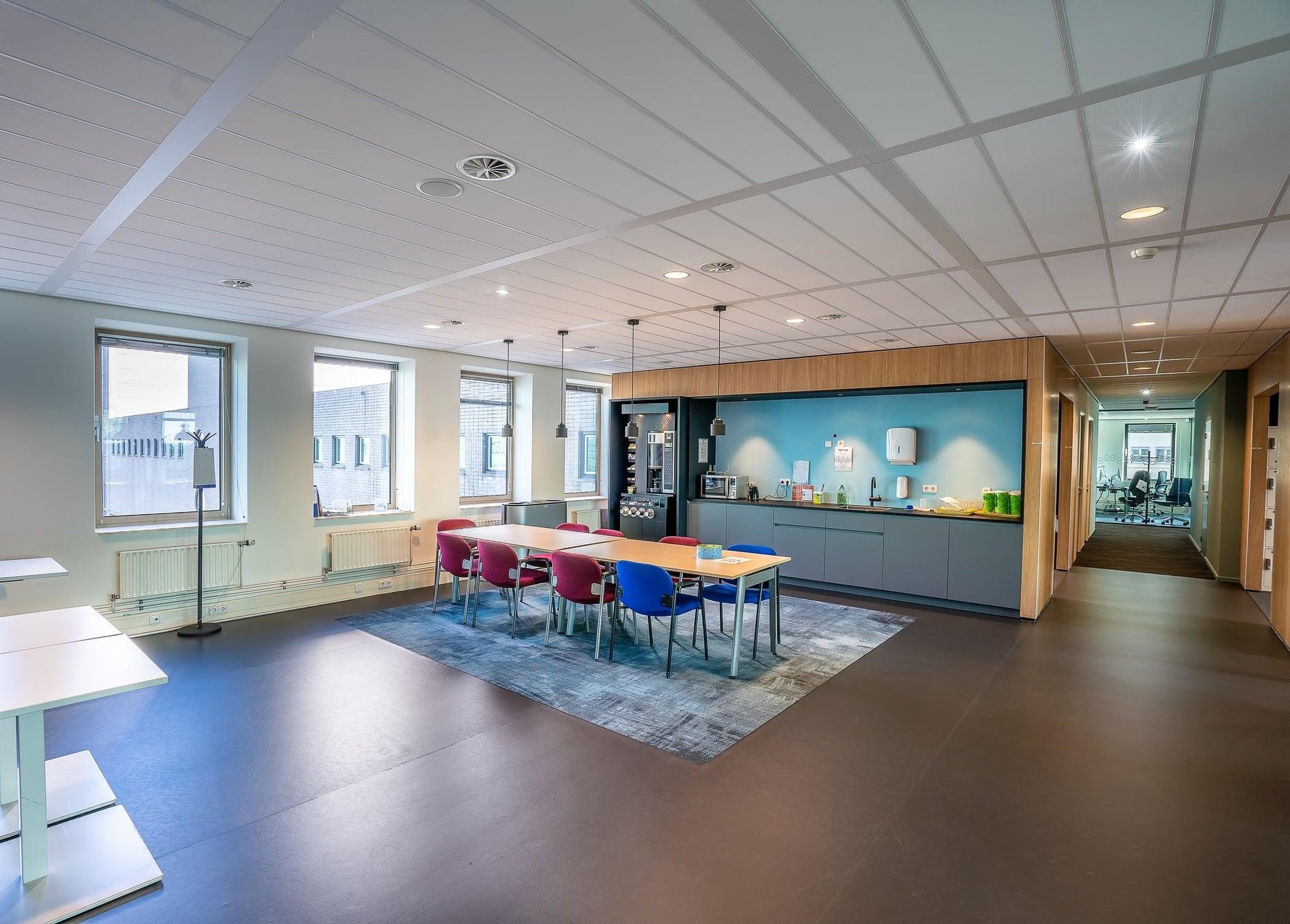 Brilliance At Your Fingertips: The World Of Indoor LED Lights Online